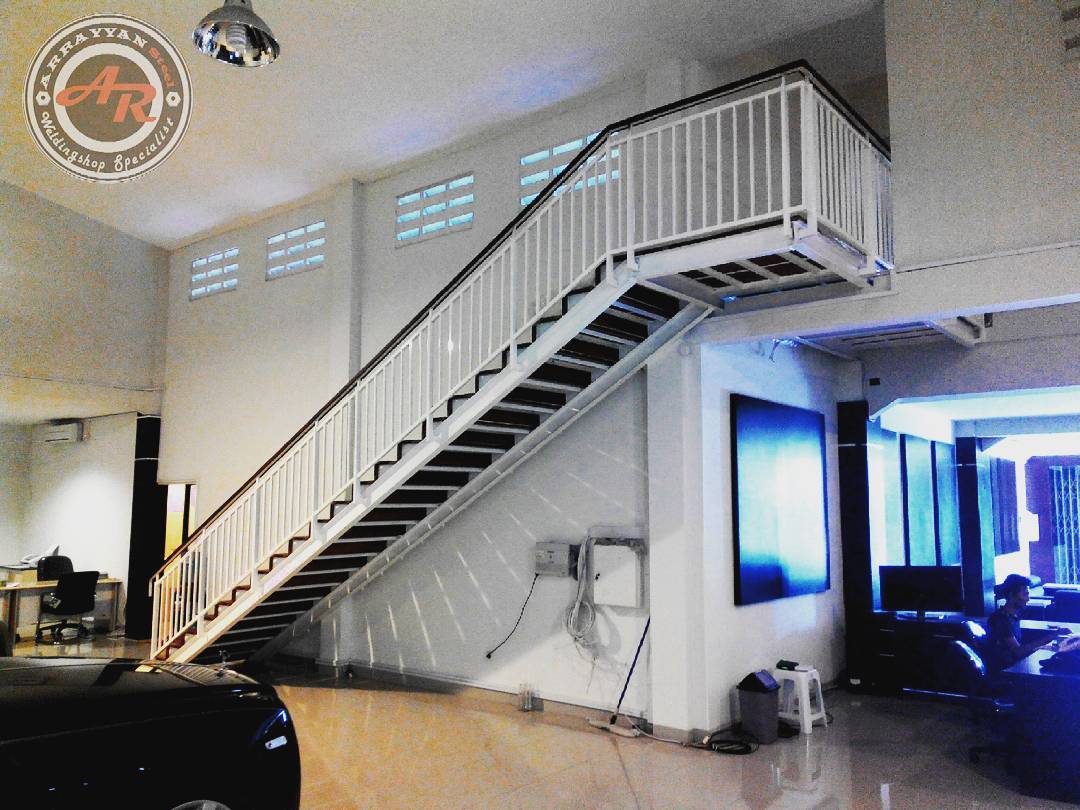 Railing tangga, void balkon 2 | ARRAYYAN Steel